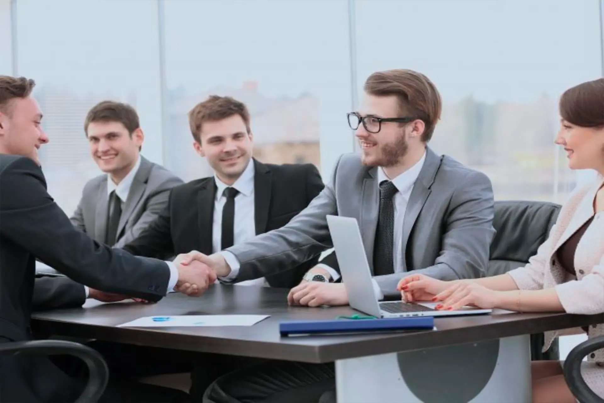 Vorbitor Nativ De Limba Română Pentru Departamentul Comercial!